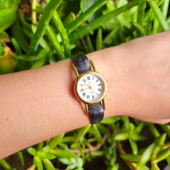 Avon | Accessories | Vintage Avon Leather Roman Numerals Quartz Analog ...